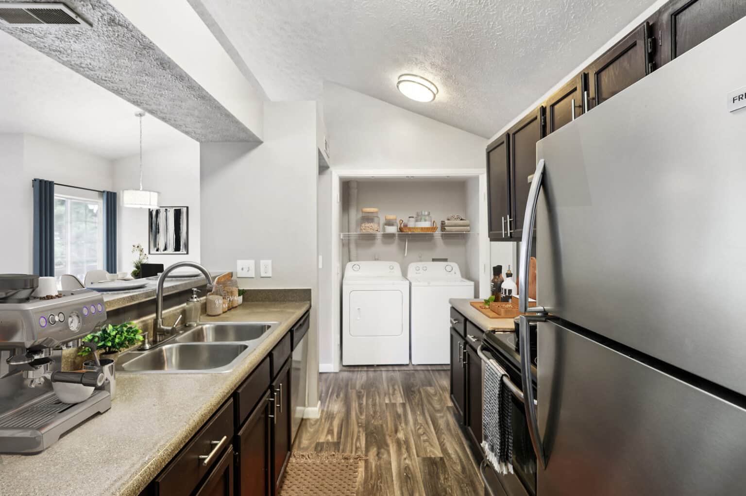 1, 2 & 3-Bedroom Apartments in Cincinnati | McCauly Crossing